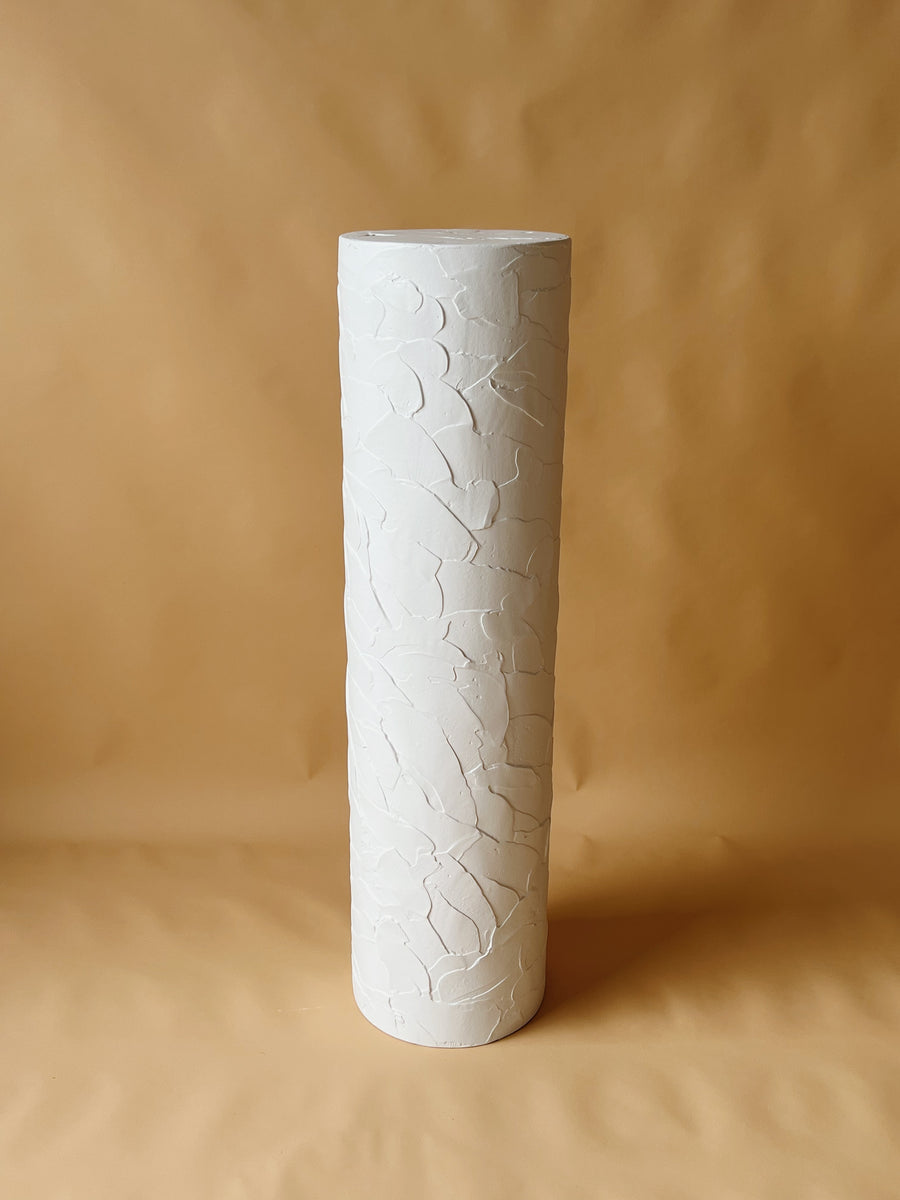 Valley Circular Plinth – Chaii. Living